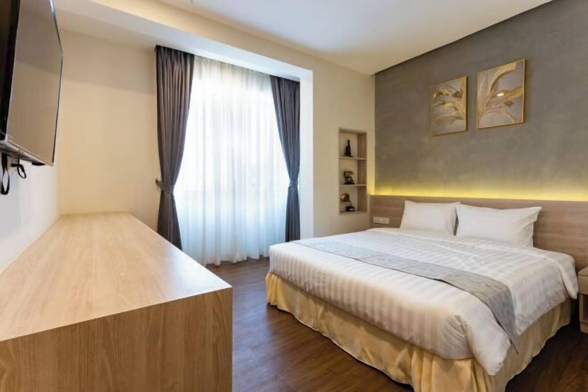 Cofres nos quartos, escrivaninha, Wi-Fi de cortesia, roupa de cama