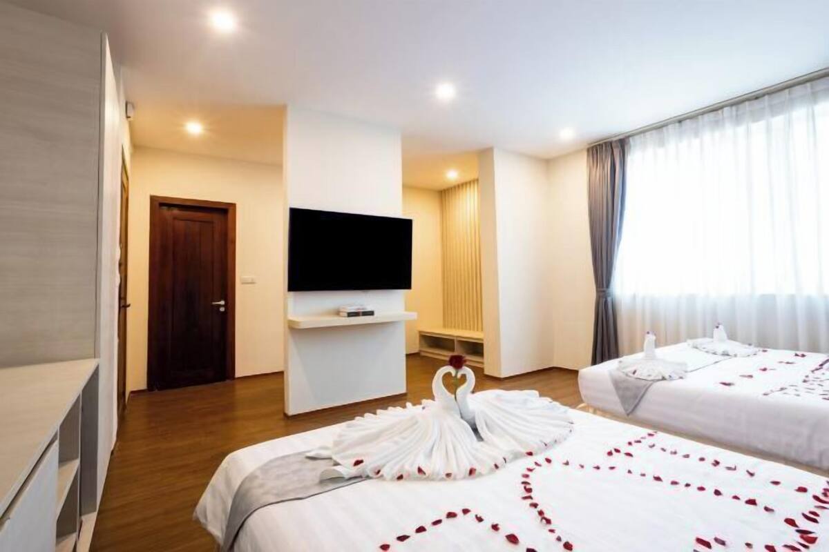 Cofres nos quartos, escrivaninha, Wi-Fi de cortesia, roupa de cama