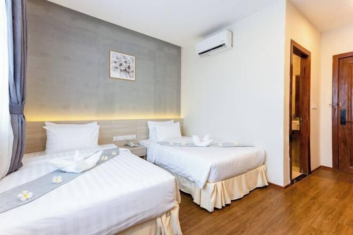 Cofres nos quartos, escrivaninha, Wi-Fi de cortesia, roupa de cama