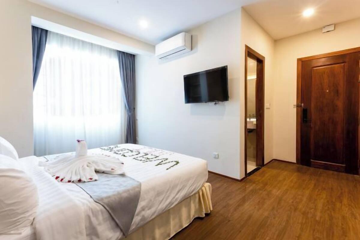 Cofres nos quartos, escrivaninha, Wi-Fi de cortesia, roupa de cama