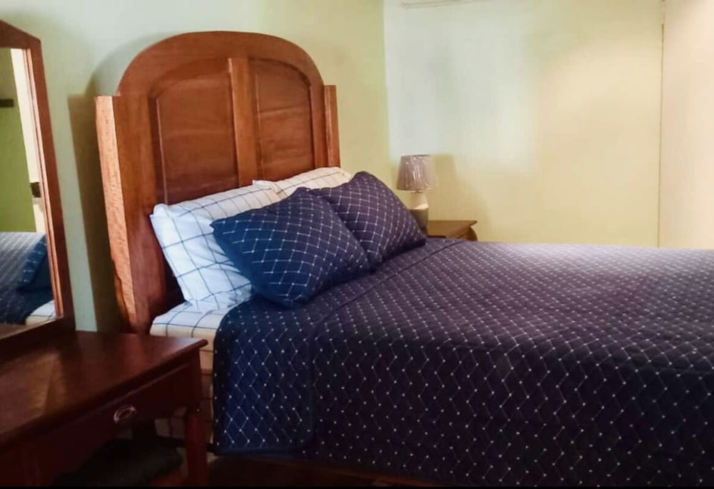 Find Amazing Comfort In This Spacious 3br Home. - Kingston