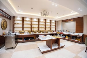 Café da manhã com buffet todos os dias mediante uma taxa