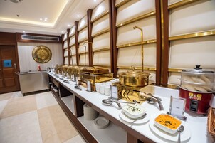 Pequeno-almoço tipo buffet diário (500 INR por pessoa) 