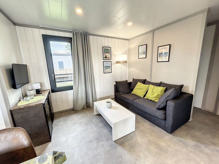 Chalet Cosy Avec Piscine Chauffée, Terrasse Et Parking à 2 Pas De La Plage De Jullouville - Manche