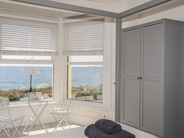 3 quartos, com decoração personalizada, com mobília individualizada 