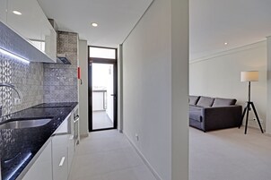 Apartamento, 1 quarto, terraço, de frente para o mar | Cozinha privada | Cafeteira/chaleira, chaleira elétrica