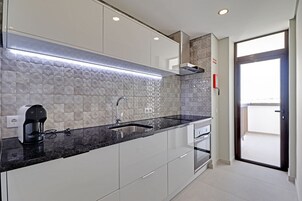 Apartamento, 1 quarto, terraço, de frente para o mar | Cozinha privada | Cafeteira/chaleira, chaleira elétrica