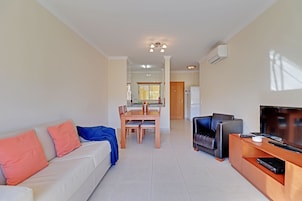 Apartamento, 1 quarto, acesso à piscina | Sala