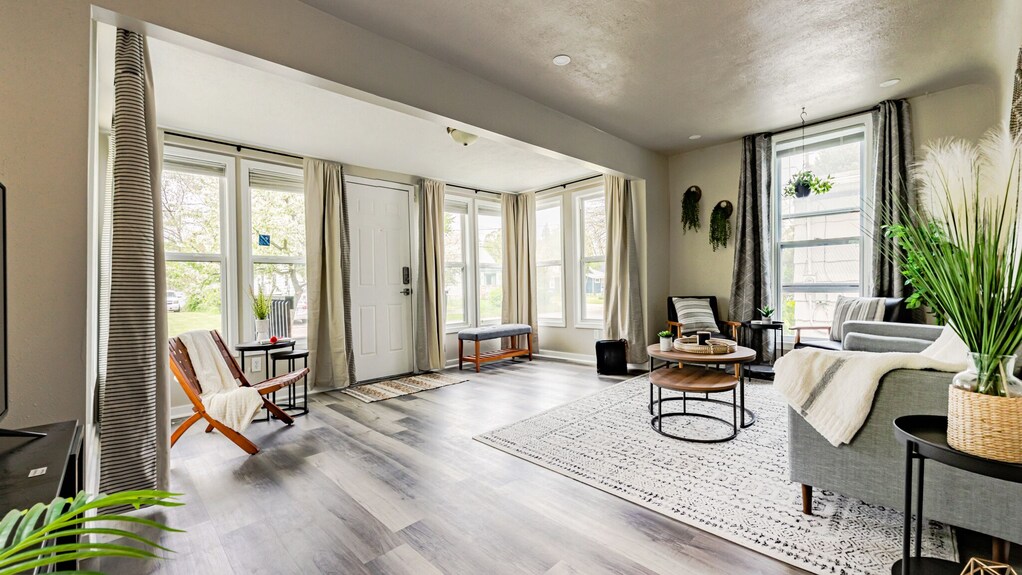 Boho Inspired 3 Bed/2 Bath - Lansing, MI