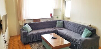 Apartamento premium | Área de estar | TV LED 32 polegadas com canais via satélite, TV