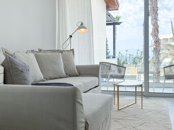 Apartamento de Luxo | Sala de estar | Smart TV de 43 polegadas com canais digitais, televisor 