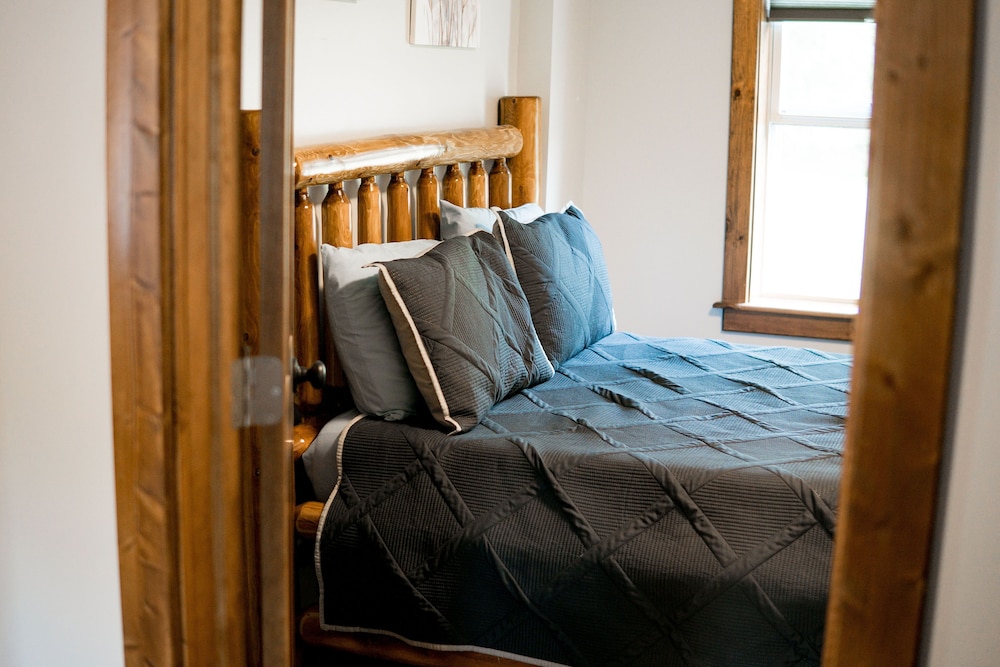 Bear Hollow Lodge Skiing/Hiking near Letchworth State Park and Swain ...