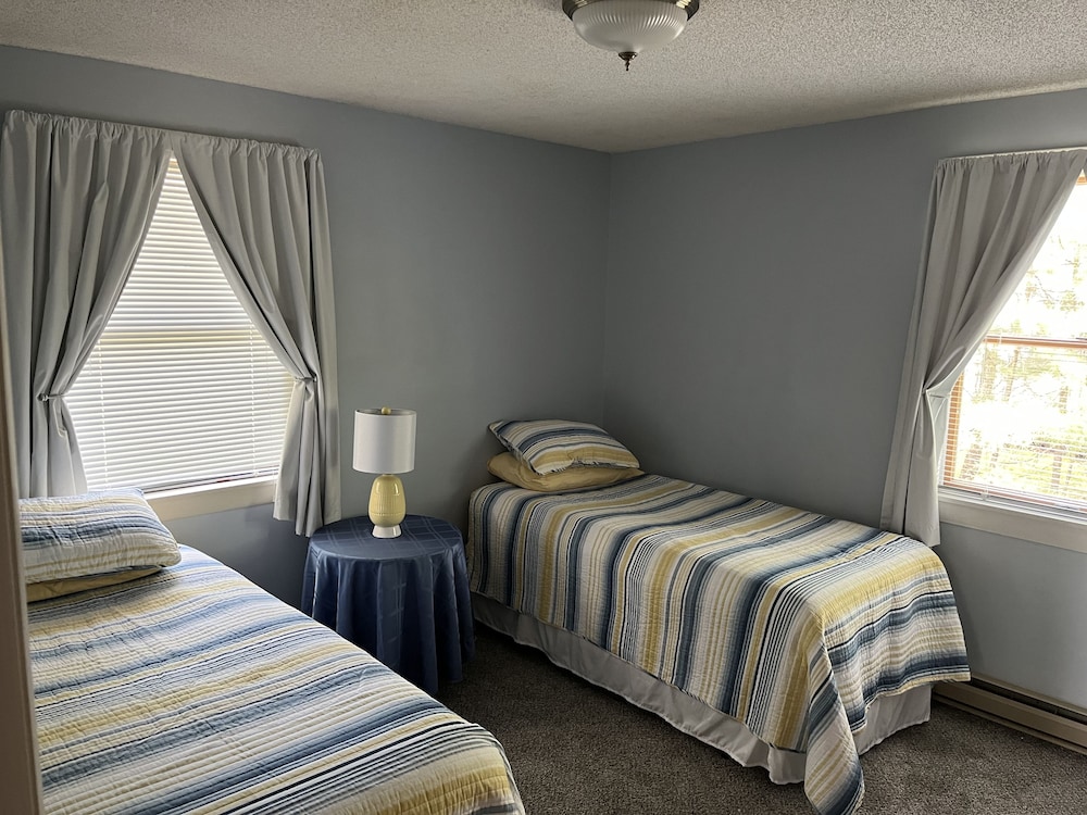 3-bedroom Vacation Home 5 Minutes From The Beach With Beach Parking - Rhode Island