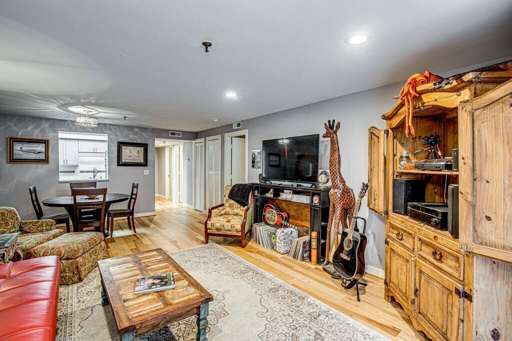 Downtown Winston-salem! The Frequent Flyer! - Winston-Salem, NC