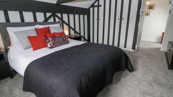 2 quartos, com decoração personalizada, com mobília individualizada