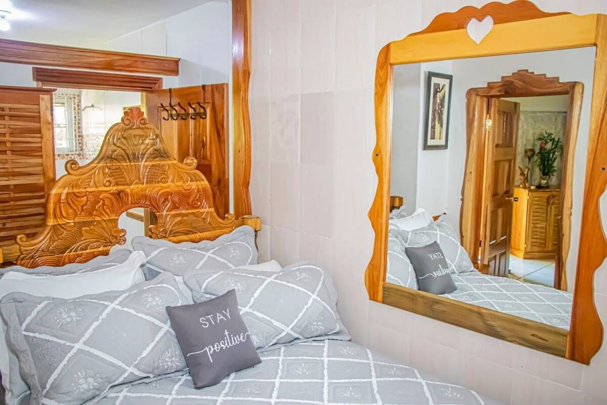 Quarto Duplo Comfort | Ferro/tábua de engomar, Wi-fi grátis