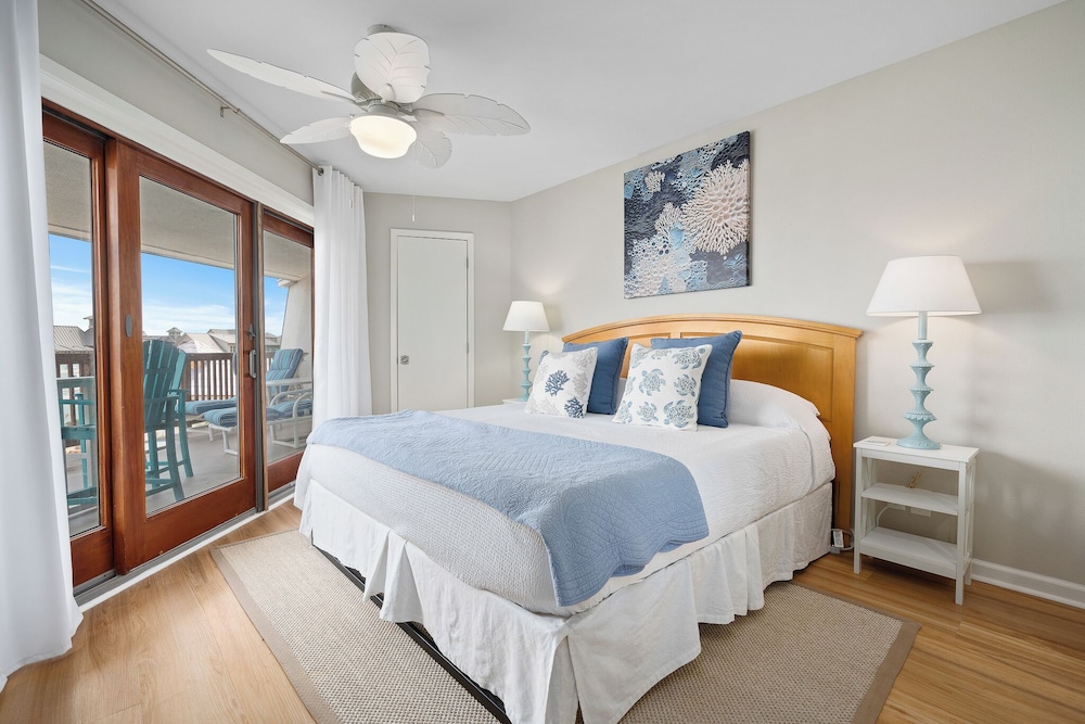 La Mirage Condo 303 Beachfront Condominium Resort With Private Boardwalk To Beach - Port Aransas, TX