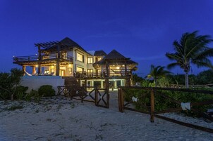 Vila superluxo | Cofres nos quartos, Wi-Fi de cortesia, roupa de cama