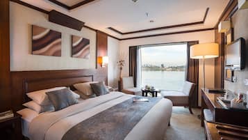 Quarto duplo luxo, sacada, vista para o rio | Camas com colchões pillow-top, frigobar (abastecido com itens grátis)