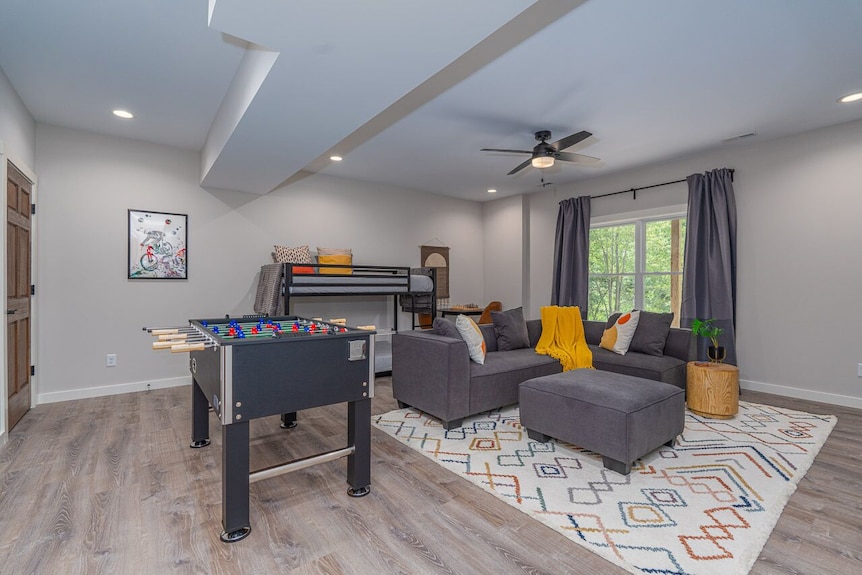 Stunning Luxury Home: Majestic Massanutten Views With New Hot Tub - Harrisonburg, VA