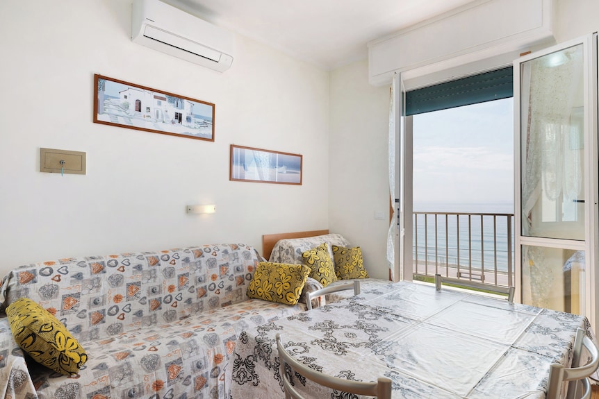Holiday Apartment "Numero 7" With Sea View, 2 Balconies & Wi-fi - Pietra Ligure