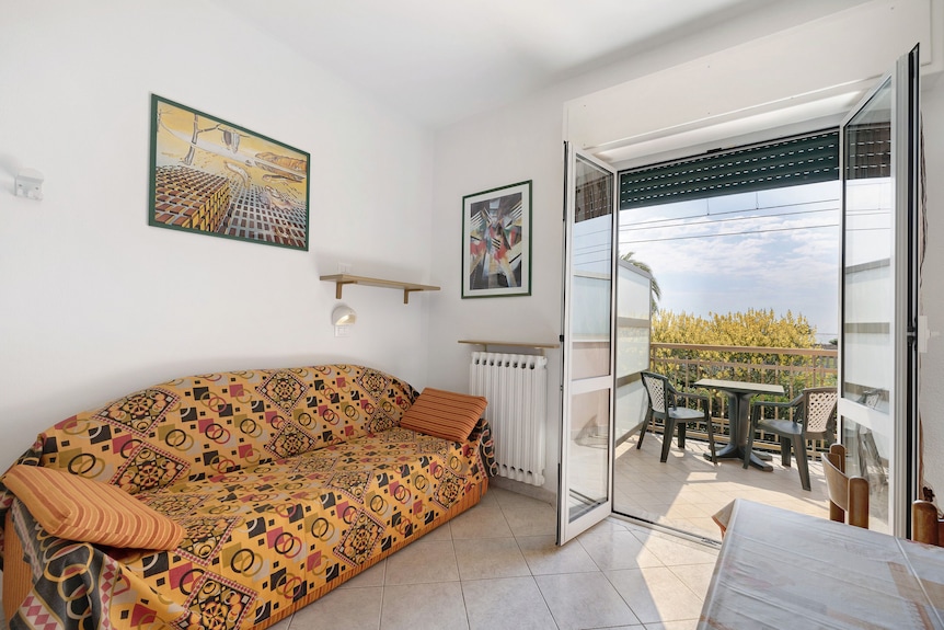 Holiday Apartment "Numero 14" With Sea View, Balcony & Wi-fi - Pietra Ligure