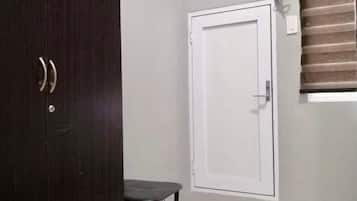 Apartamento Básico em Condomínio Fechado | Guarda-roupa