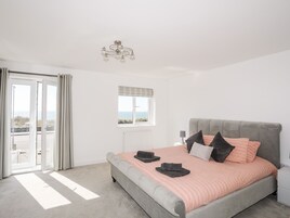 3 quartos, individualmente decorados, individualmente mobiliados