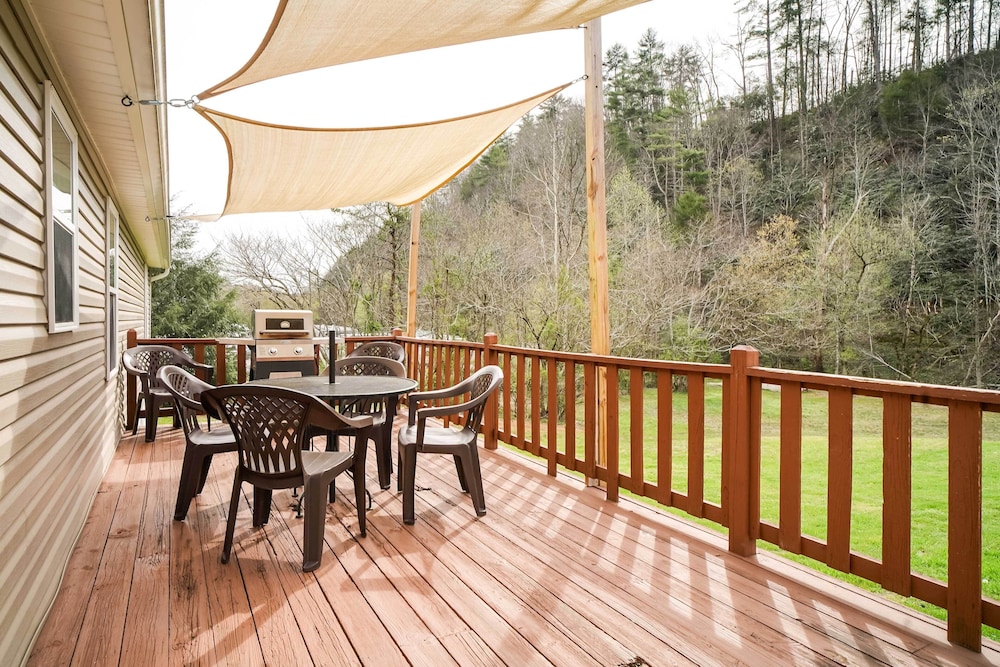 Sevierville Home W/ Hot Tub ~ 4 Mi To Dollywood! - Gatlinburg, TN