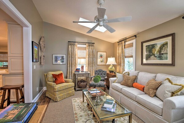 2 Living Areas + Fireplace: Mirror Lake Cottage! - Highlands, NC