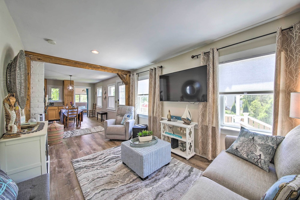 Charming East Boothbay Cottage W/ Large Yard! - Maine