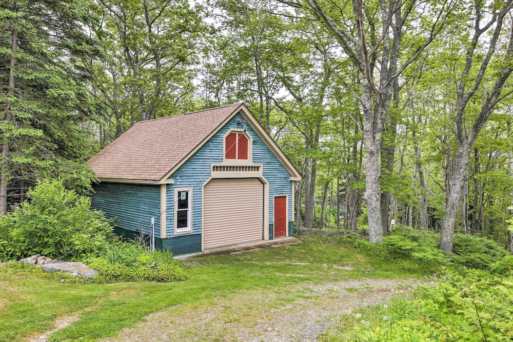 Charming East Boothbay Cottage W/ Large Yard! - Maine