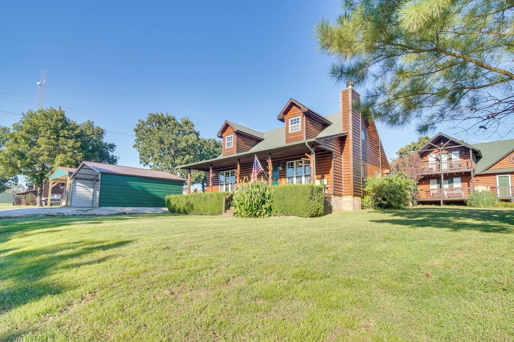 インクレディブル ログ ホーム: レイク テンキラー フロム 1 マイル - オクラホマ州