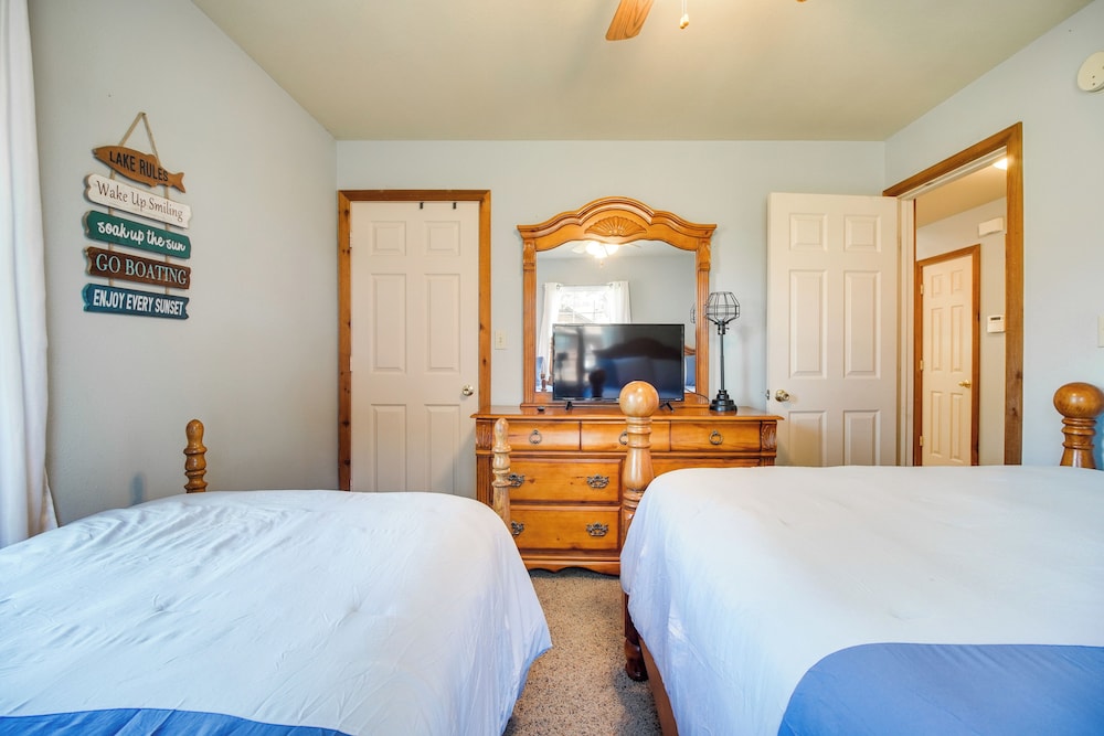 Incredible Log Home: 1 Mile From Lake Tenkiller - Oklahoma