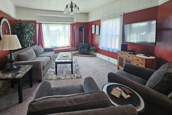 'Bella Rose' Lovely Eureka Home Near Redwoods! - Ferndale, CA