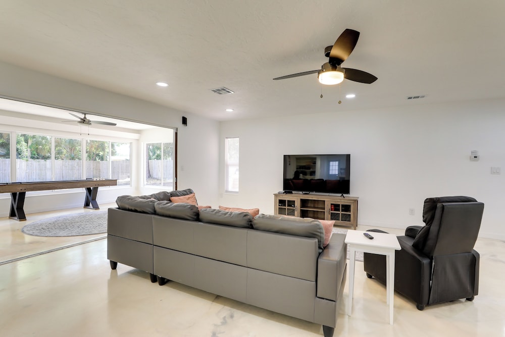 Airy Bradenton Vacation Rental W/ Patio, Gas Grill - Longboat Key, FL