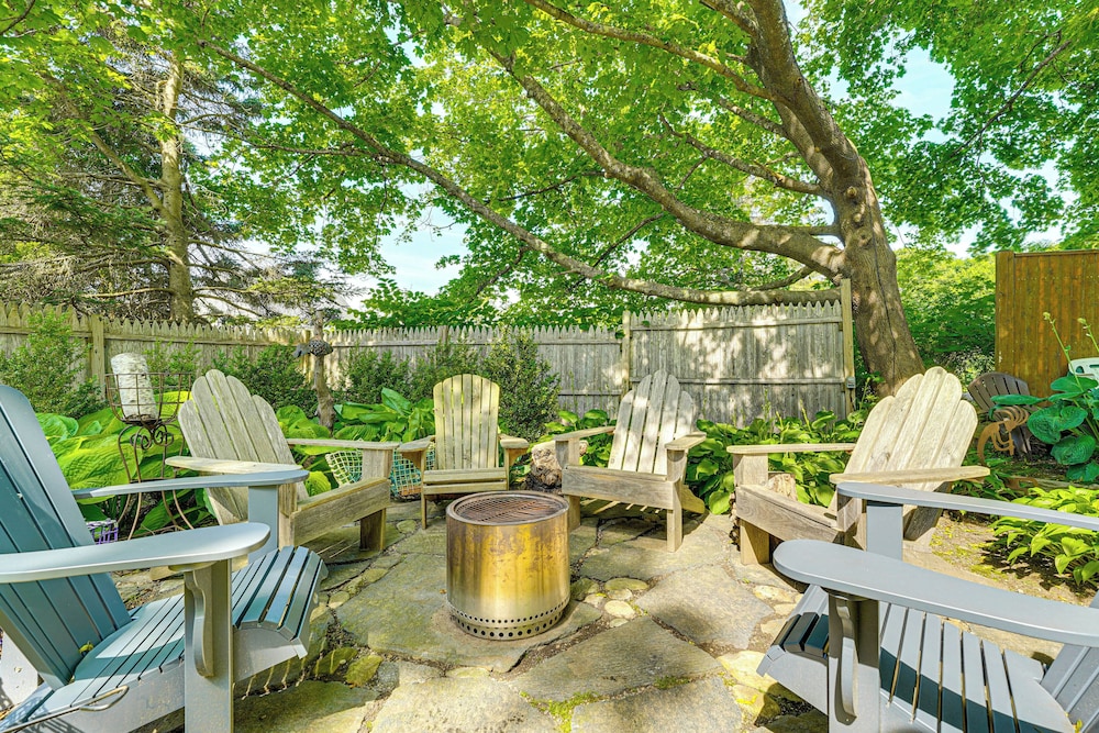 Charming Cottage W/ Patio, Walk To Boothbay Harbor - Boothbay Harbor, ME