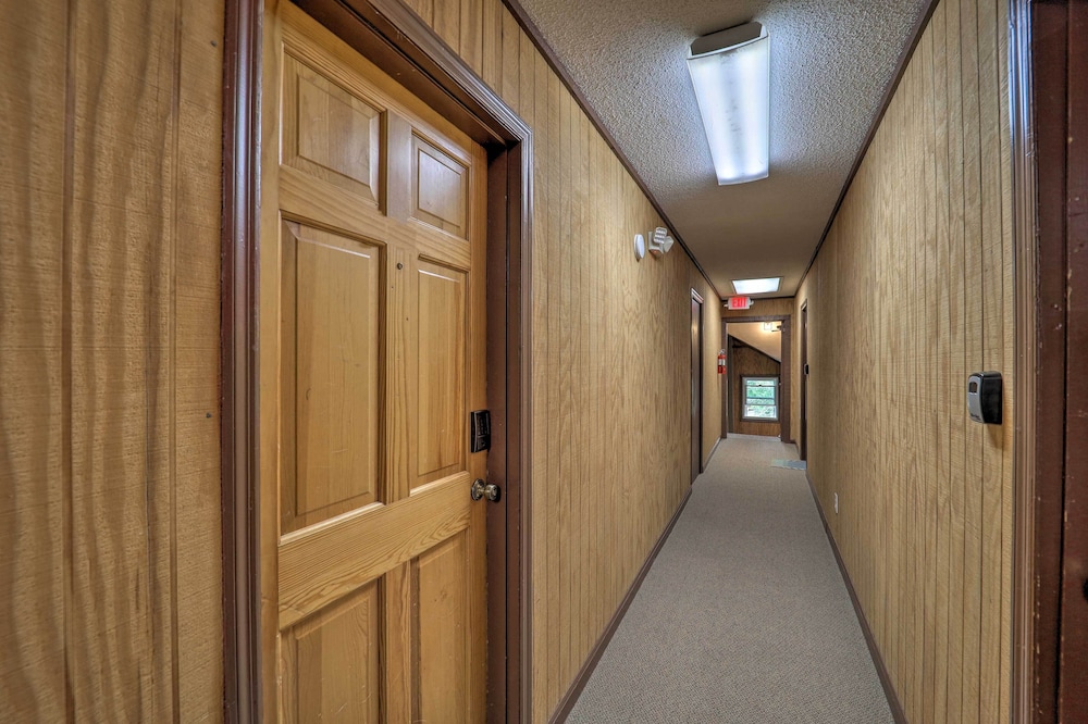 Cozy Condo: Walk To Resort, 9 Mi To Sugar Mountain - Beech Mountain, NC