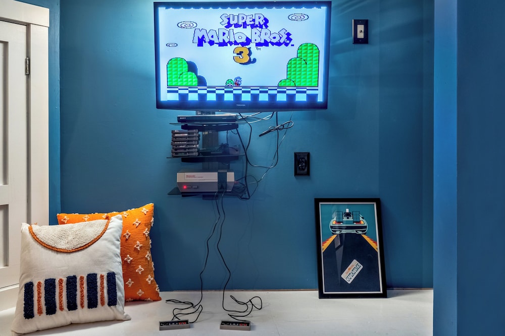 Hot Tub + Walk To Lakeside Dining: Meredith Home! - New Hampshire (State)