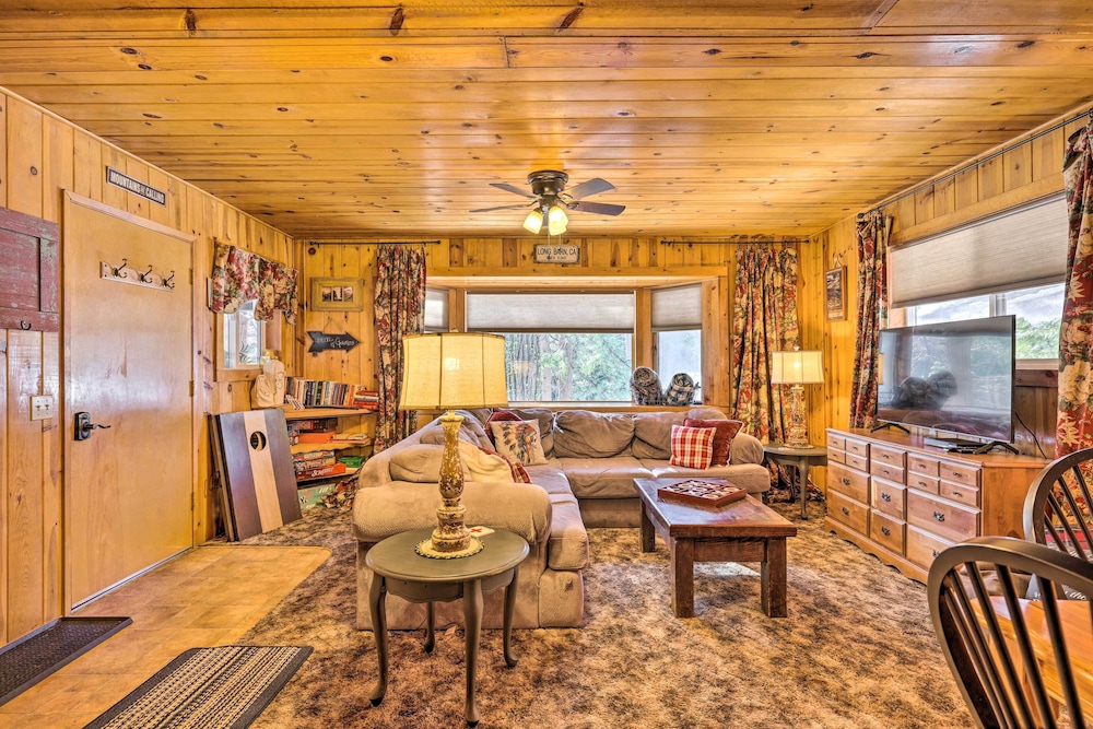 California Retreat W/ Deck, Fire Pit & Grill! - Yosemite National Park, CA