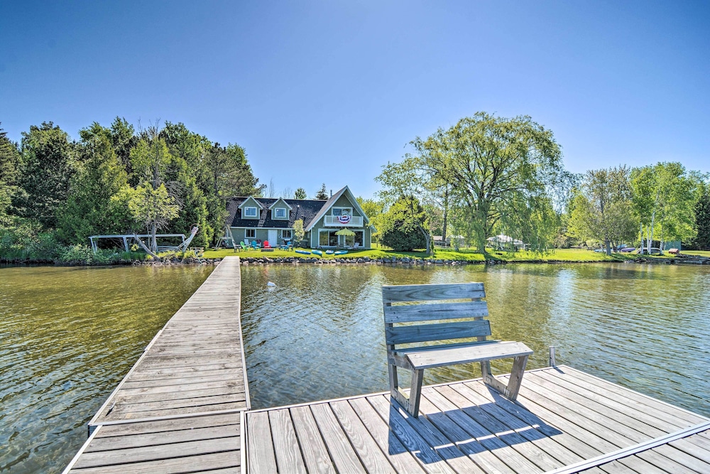 Lakefront Bellaire Getaway W/ Kayaks, Dock & Grill - Torch Lake, MI