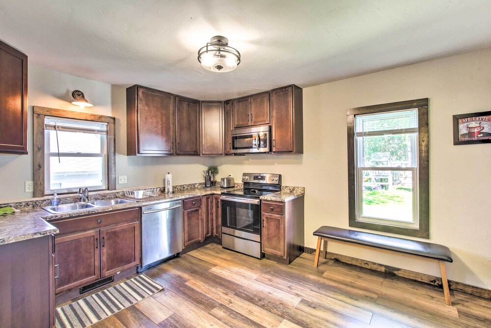 Appleton Abode Near Lake Winnebago & Downtown - Appleton, WI