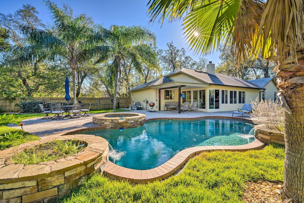 Walk To Lake: Stunning Central Florida Home! - Lake Mary, FL