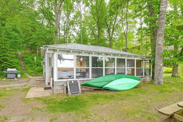 Lakefront Cabin W/ Fire Pit, Dock, & Boat Rental - Fall Creek, WI