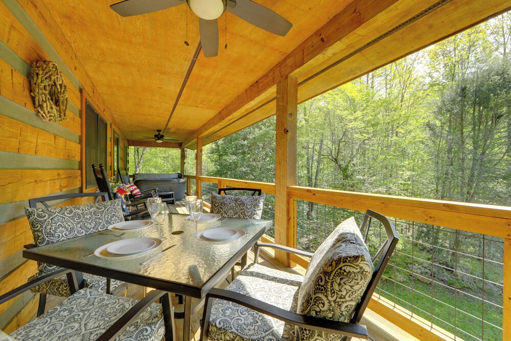 15 Mins To Polar Express: Cabin W/ Hot Tub! - Cherokee, NC