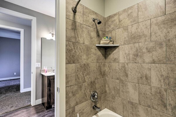 Luxury Downtown Moab Townhome W/ Pool Access! - Moab, UT