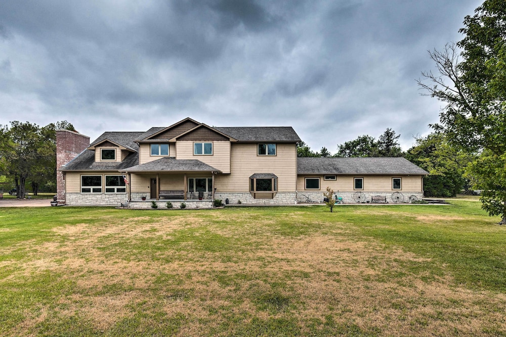 Massive Peck Home W/ Woods & Creek To Explore - Kansas Star Casino