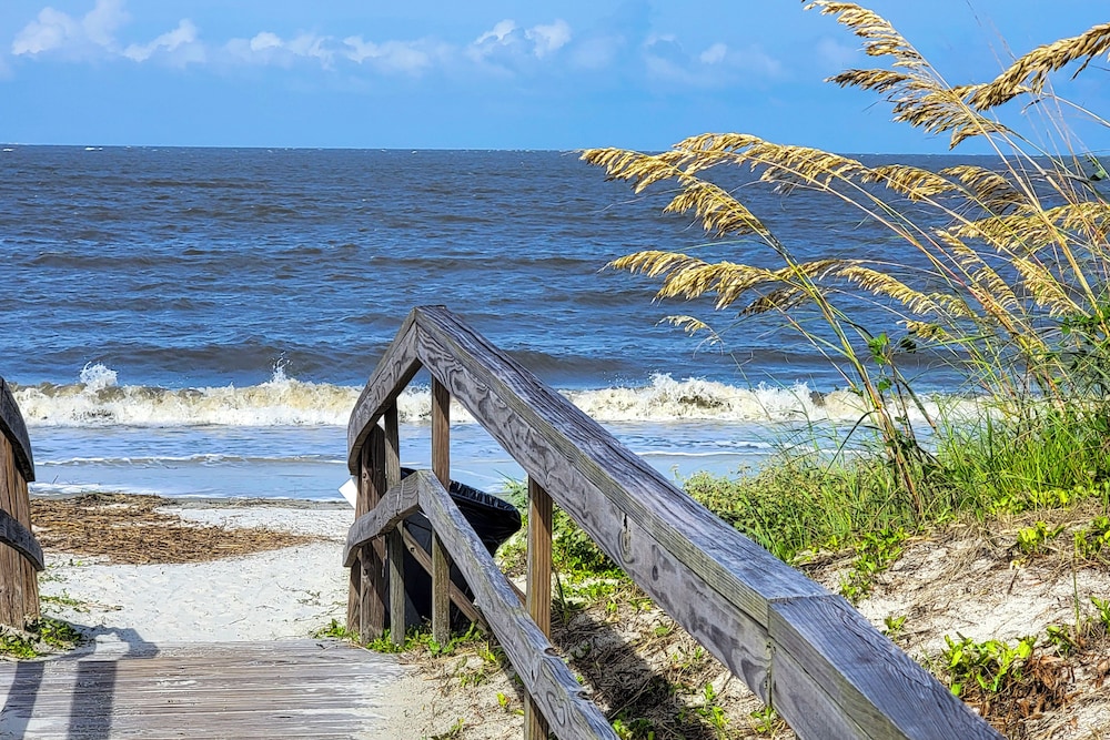 Harbor Island Condo W/ Pool Access: Walk To Beach! - Harbor Island, SC