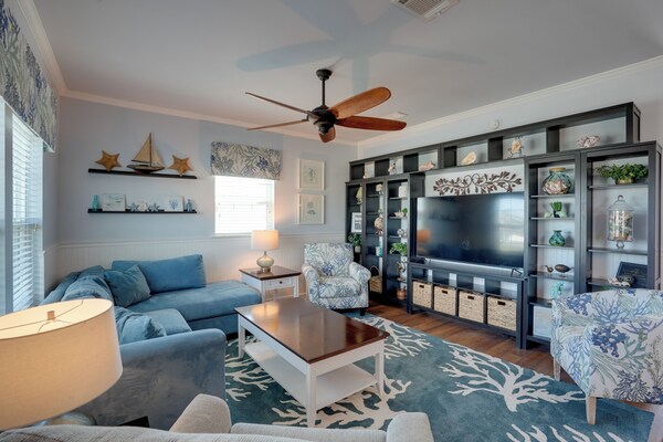 Fort Myers Home Near Sanibel Island Causeway - Fort Myers, FL