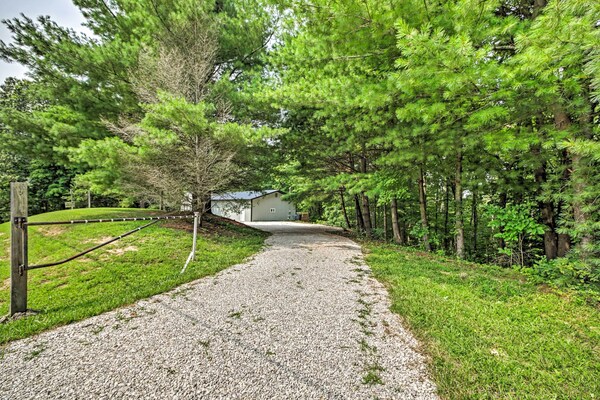 Camp Monroe In Bloomington W/ Deck & Views! - Oliver Winery, Bloomington